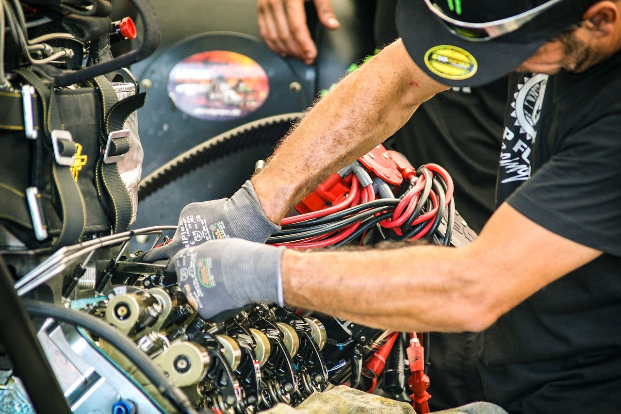 7 Benefits of Going to Auto Mechanic School - Automotive