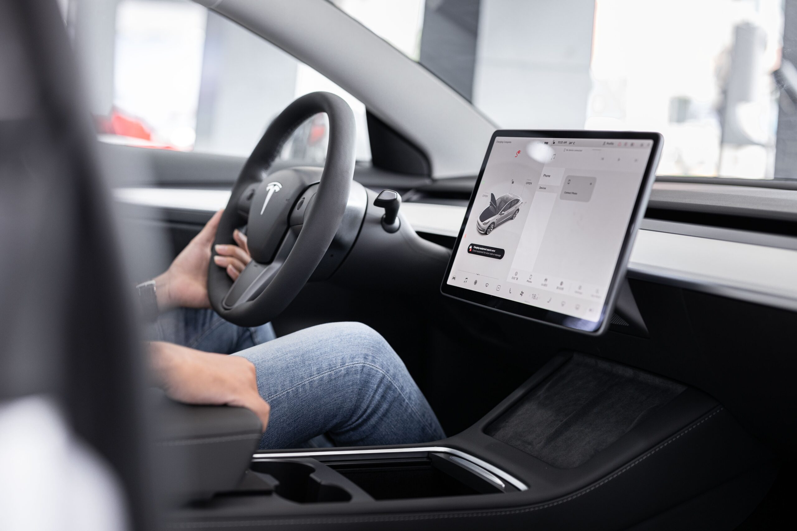 5 Smart Car Technologies That Can Make Roads Safer - Automotive